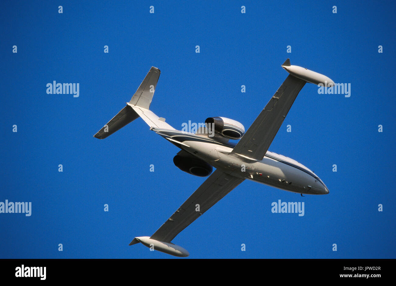 Lear jet taking off hi-res stock photography and images - Alamy