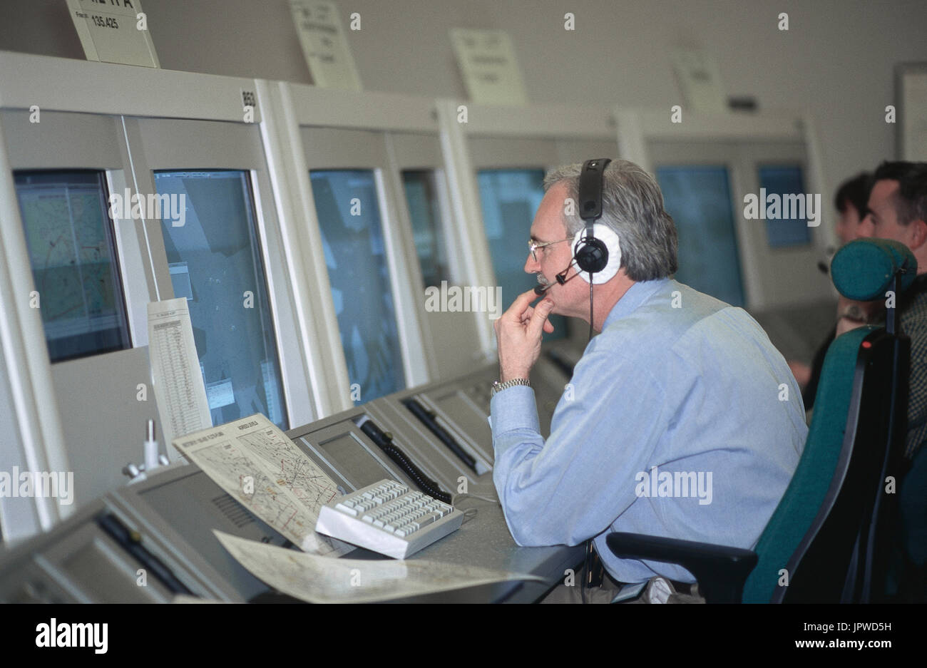 Air traffic control screens uk hi-res stock photography and images - Alamy