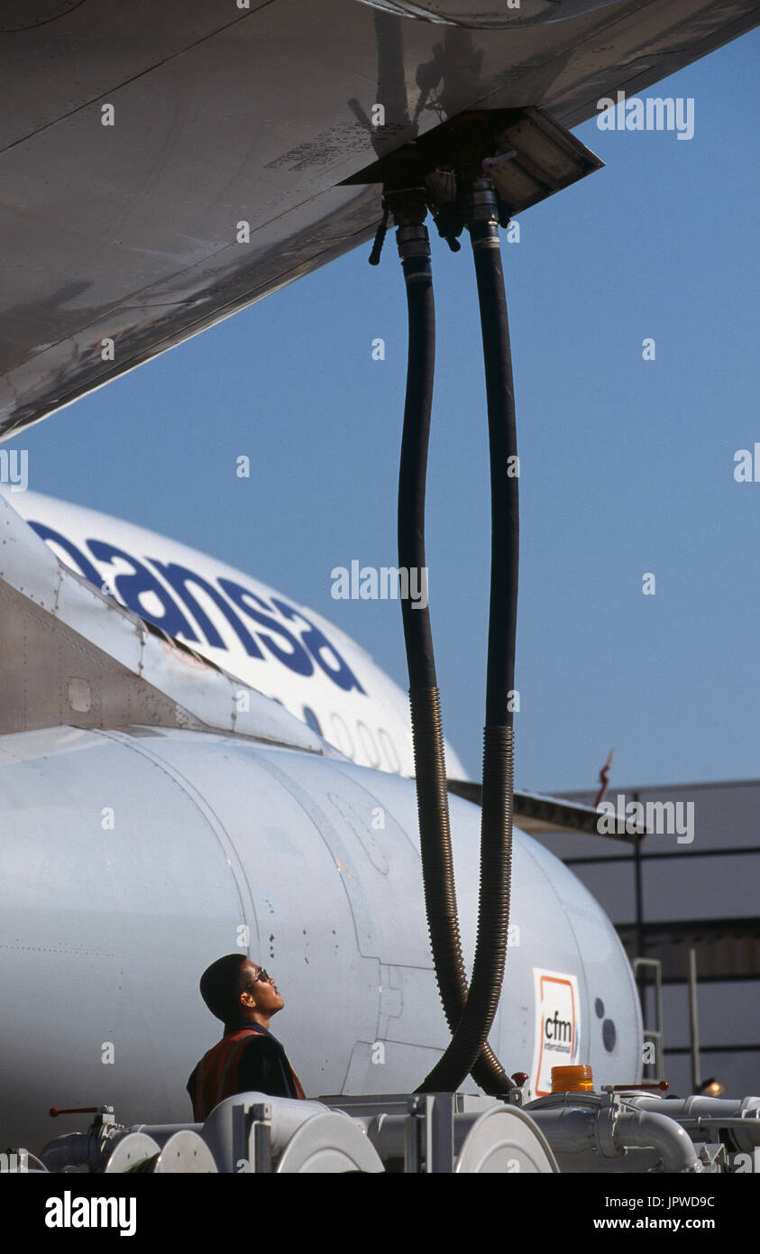 Lufthansa Airbus A340 with refuelling-hoses attached to underside of ...