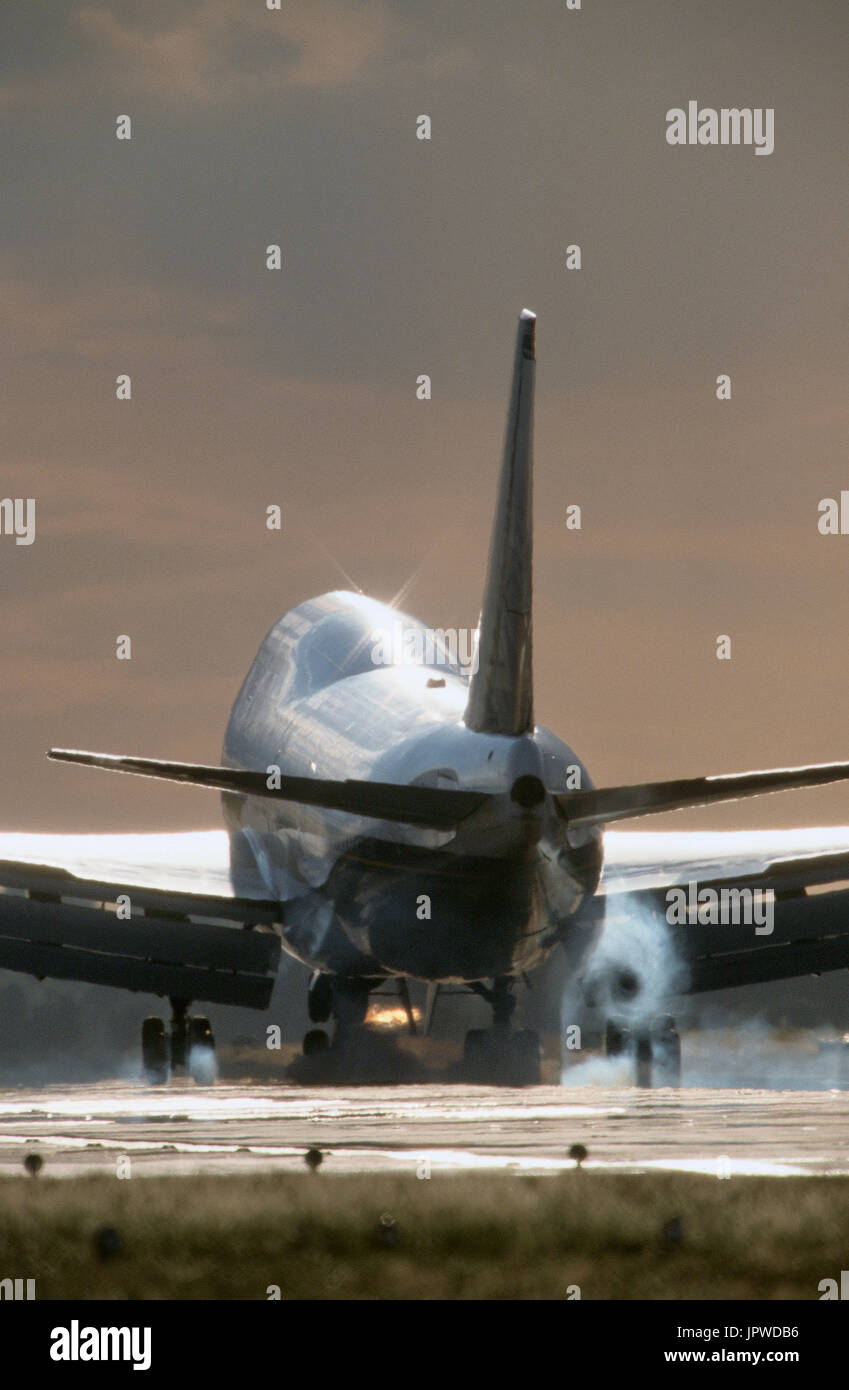 Singapore Airways Boeing 747-400 with smoking-tyres, spoilers deployed ...