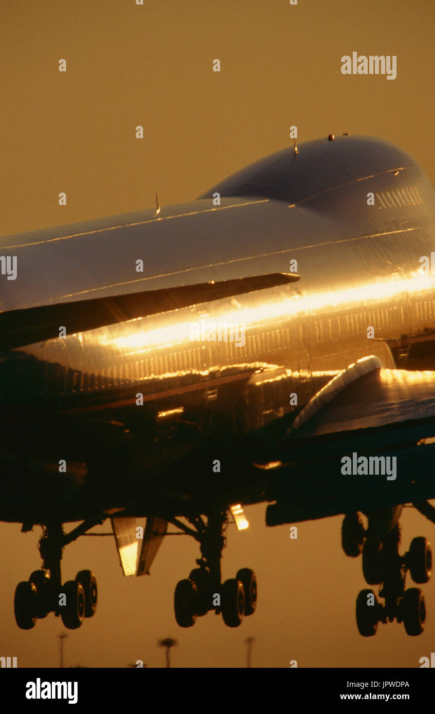 Boeing 747 landing at dusk with sun glinting off fuselage Stock Photo ...