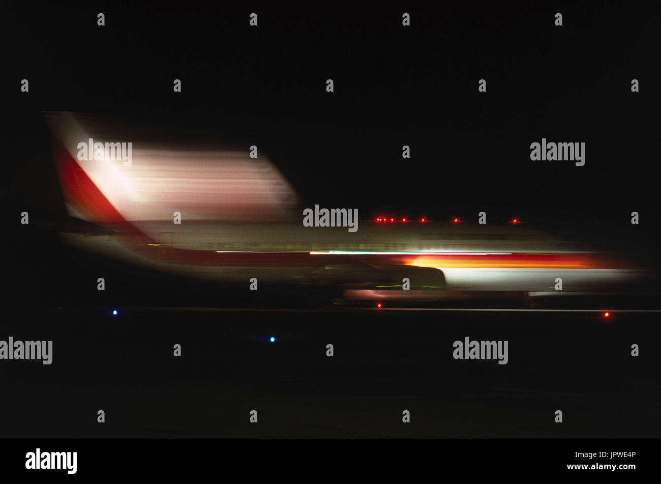 Side view 737 hi-res stock photography and images - Alamy