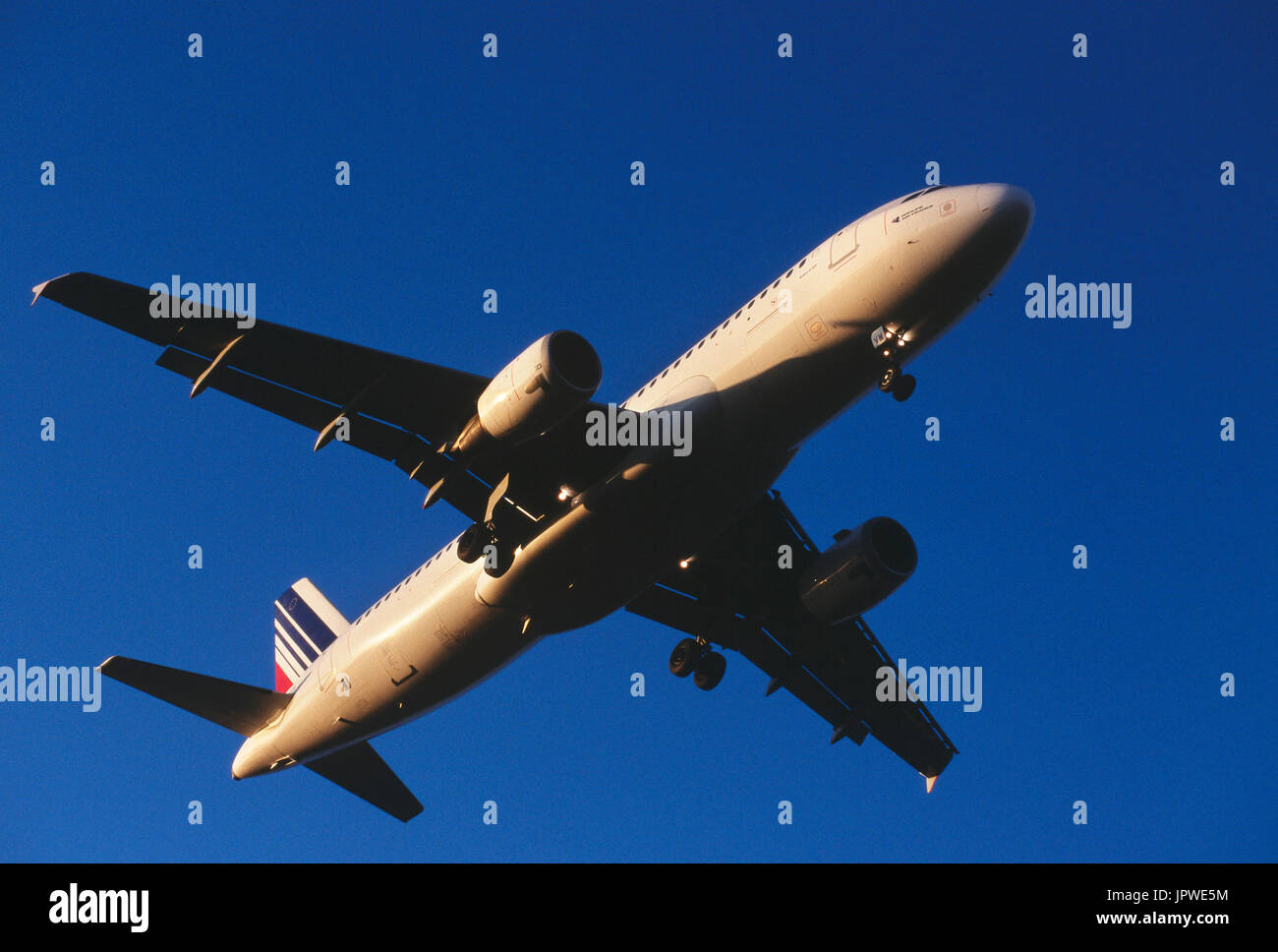 Air France Airbus A320-200 on final-approach with flaps deployed and ...