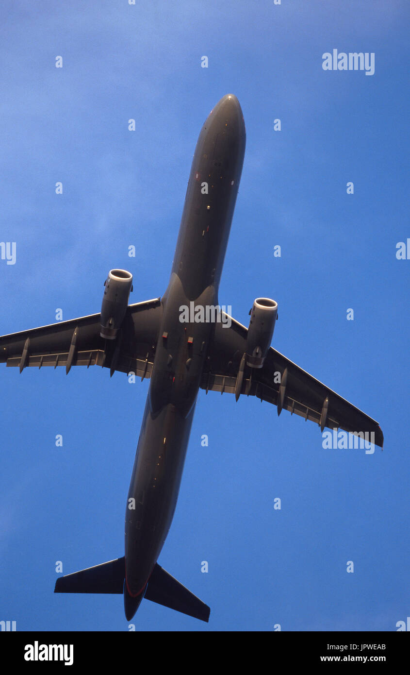 generic Airbus A321-200 climbing enroute with flaps deployed Stock ...