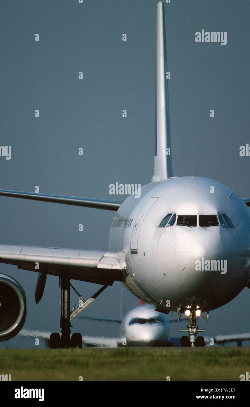 Airbus a320 300 hi-res stock photography and images - Alamy