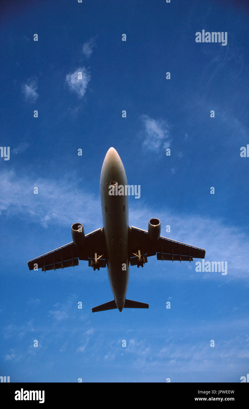 Airbus A300 on final-approach Stock Photo - Alamy