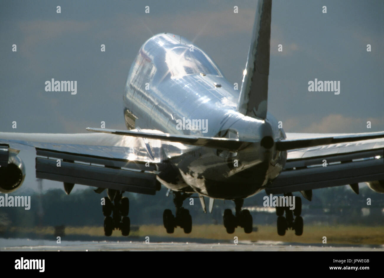 Boeing 747-400 landing showing flaps and undercarriage at touchdown on ...