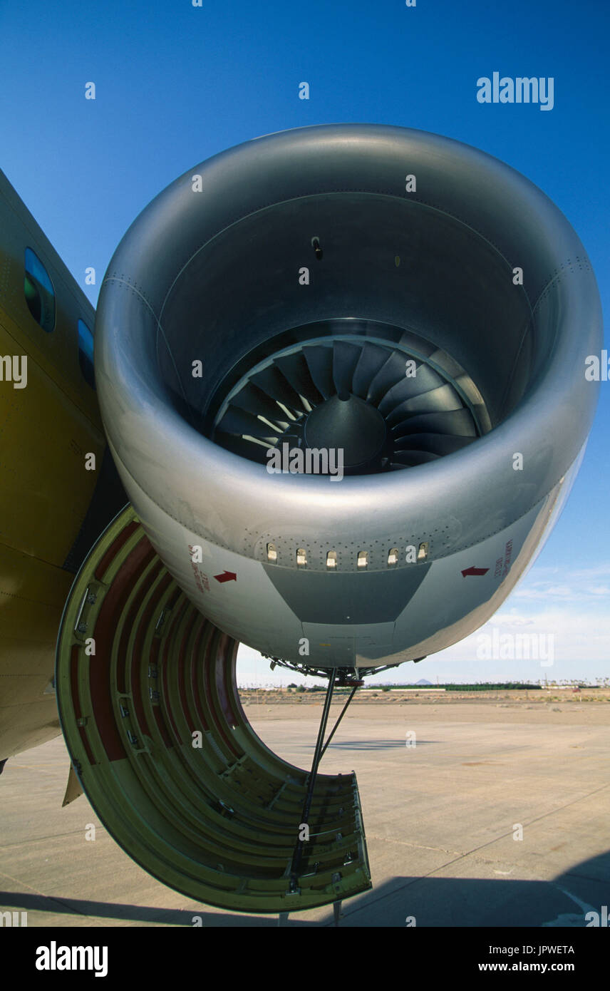 Boeing 717 engine with cowlings open Stock Photo - Alamy