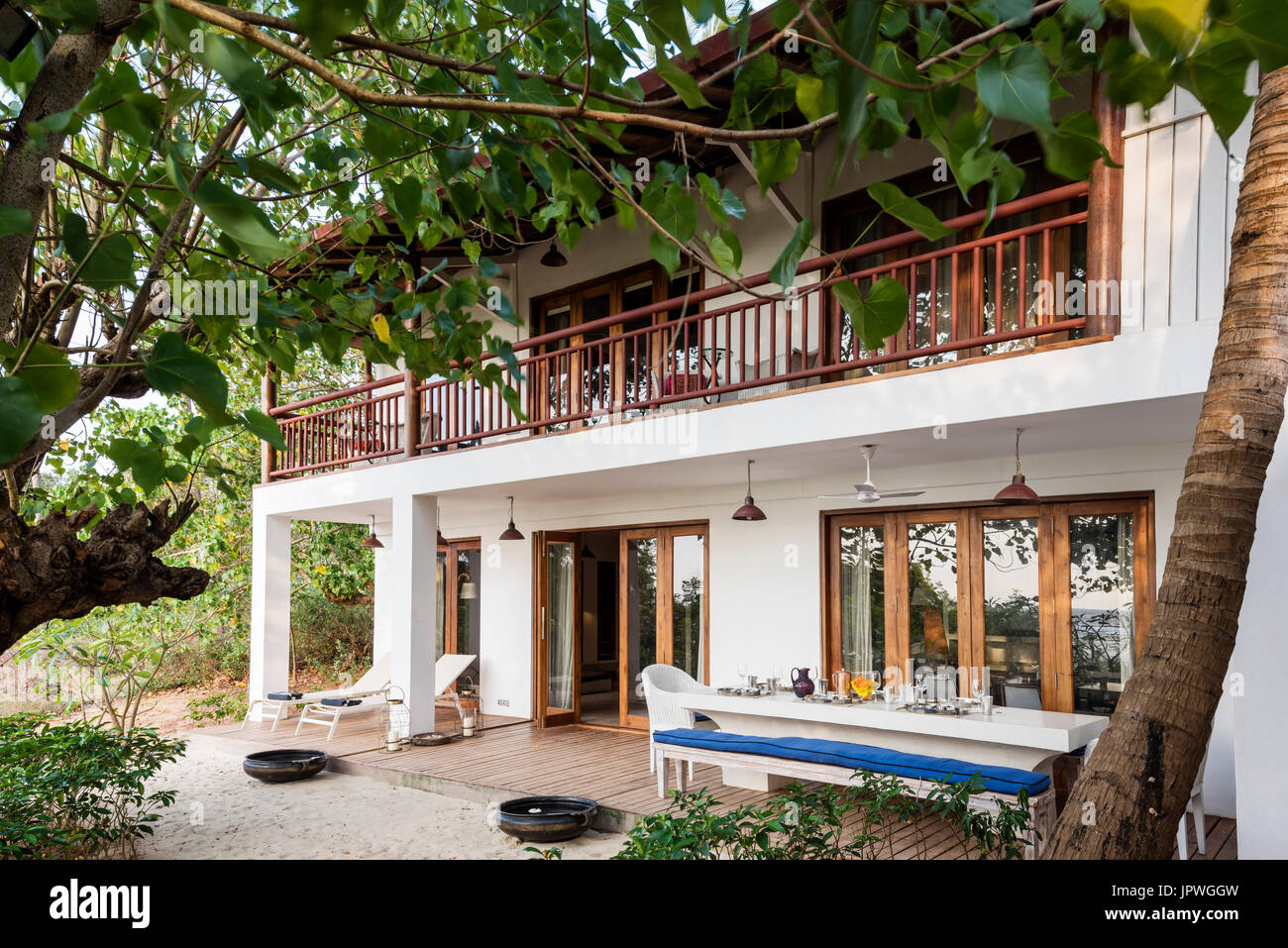 Table fixture hi-res stock photography and images - Alamy