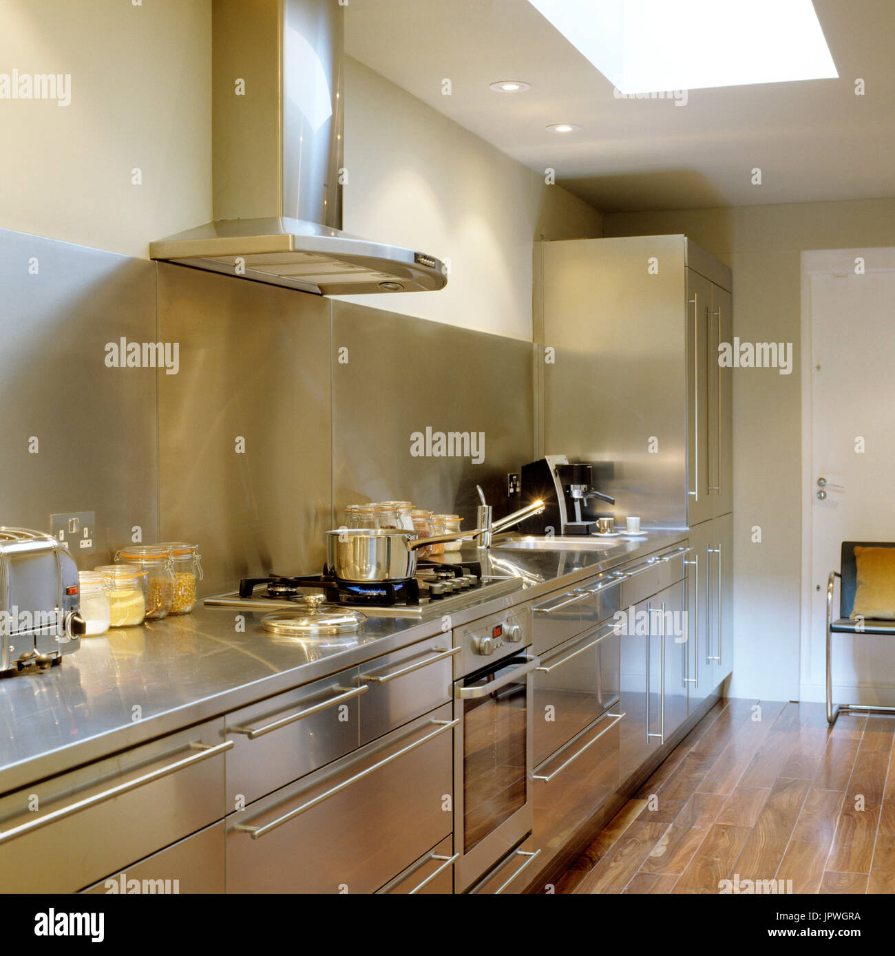 Range oven in kitchen fitted hi-res stock photography and images - Alamy