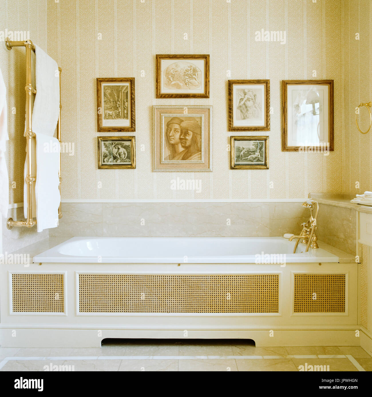 Classic style bathroom Stock Photo - Alamy