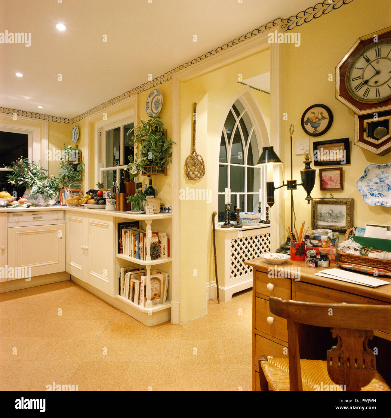 Country style kitchen Stock Photo - Alamy