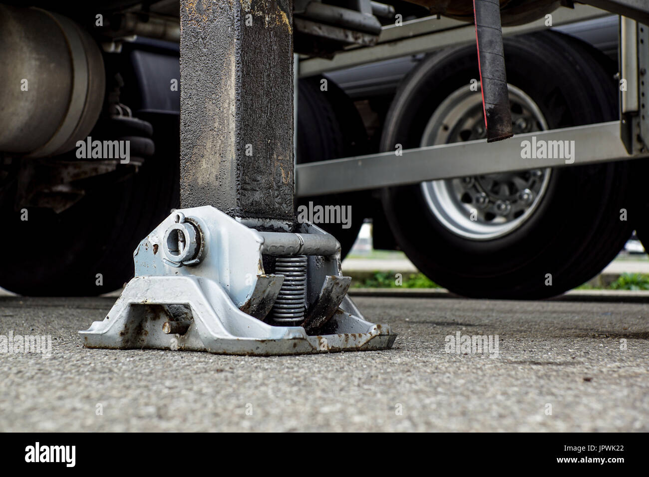 Extended side truck outrigger stabilizer. Support to mobile telescopic ...