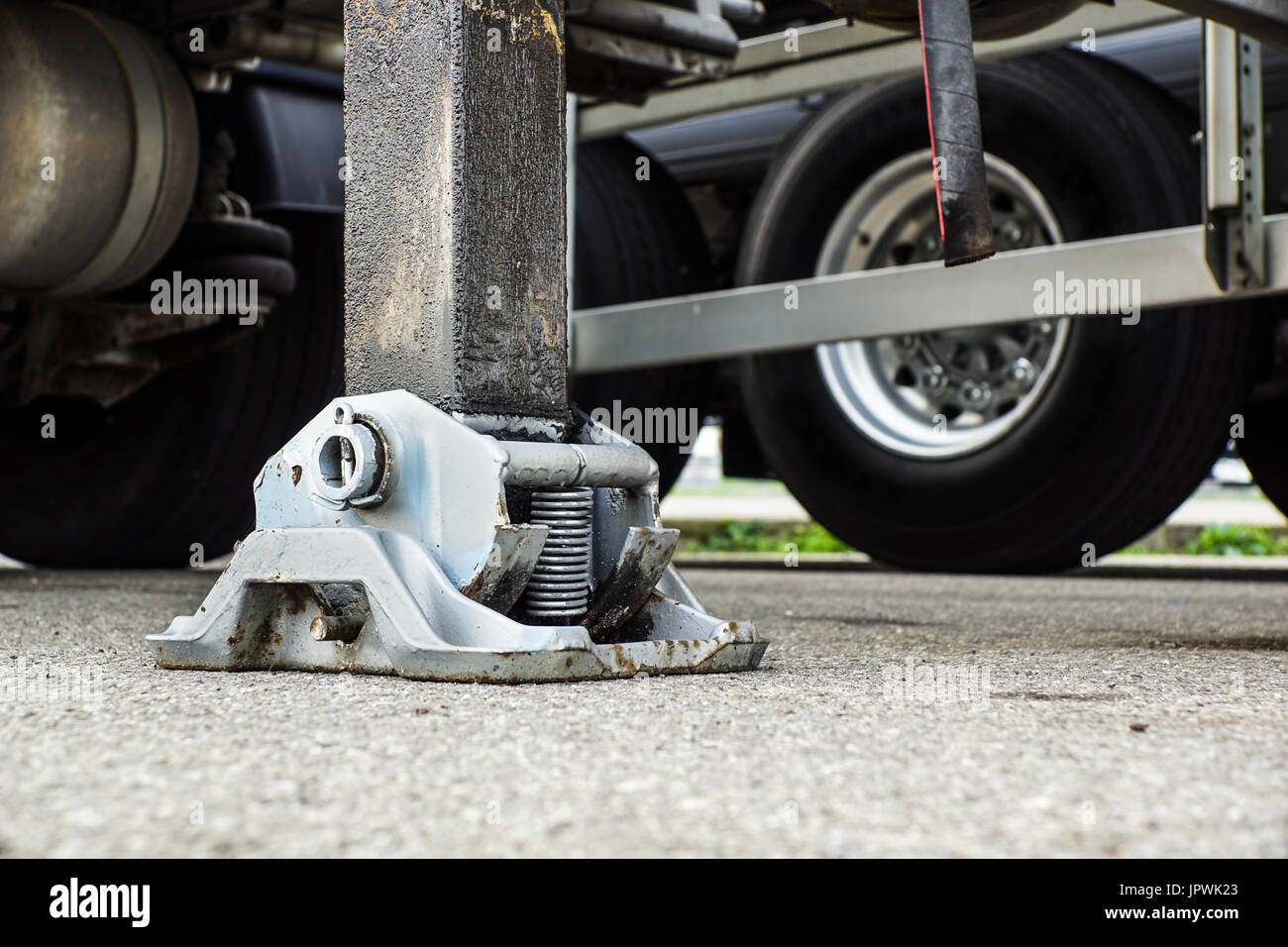 Extended side truck outrigger stabilizer. Support to mobile telescopic ...