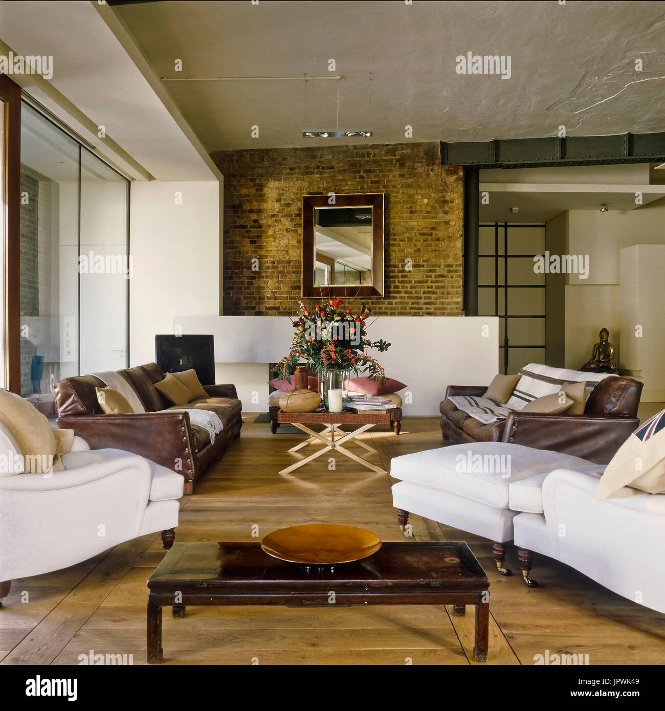 Modern style living room Stock Photo - Alamy