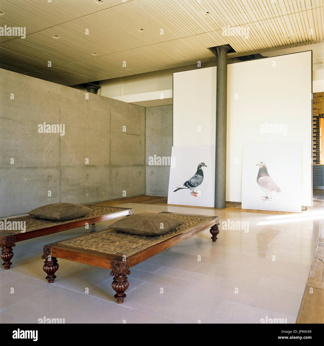 Modern concrete bench seat hi-res stock photography and images - Alamy