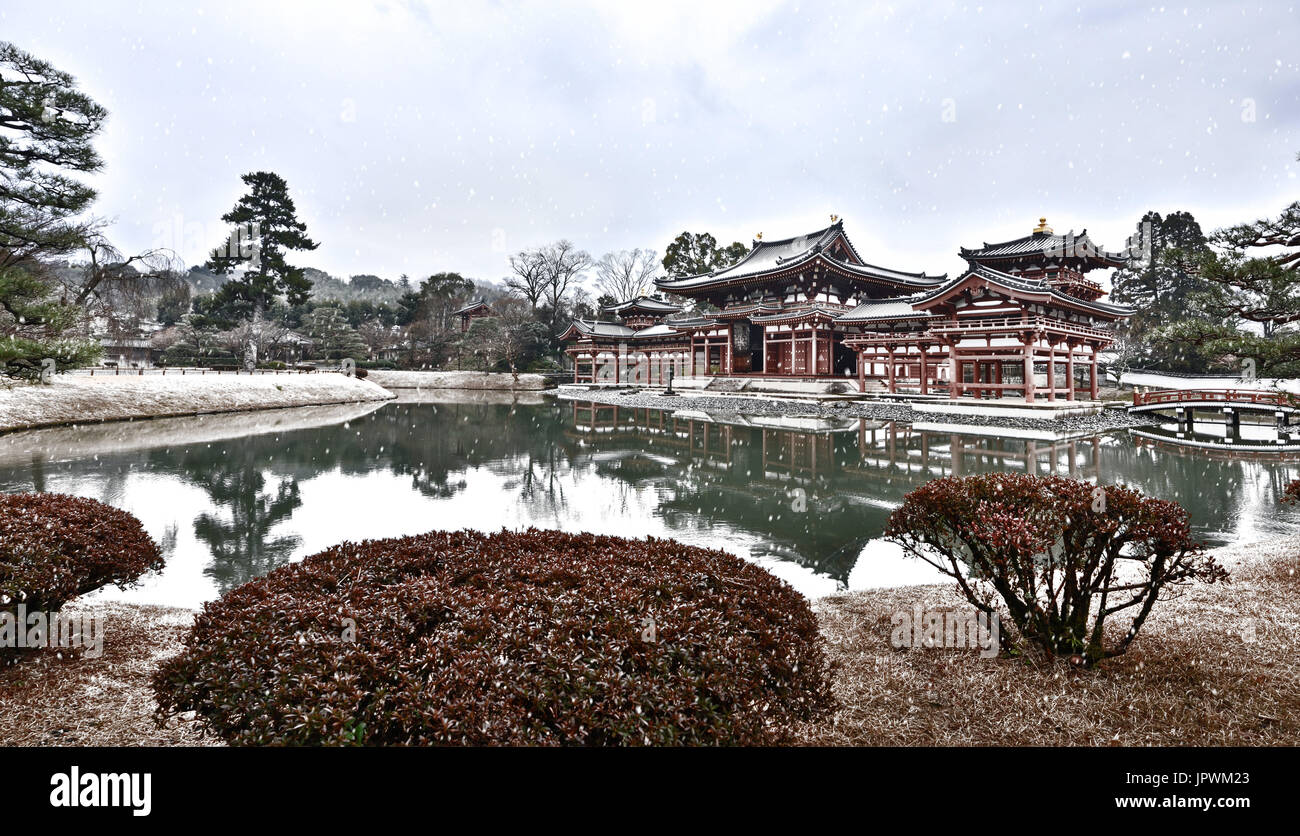 Garden Byodo-in Buddhist temple in winter - Japan Stock Photo - Alamy