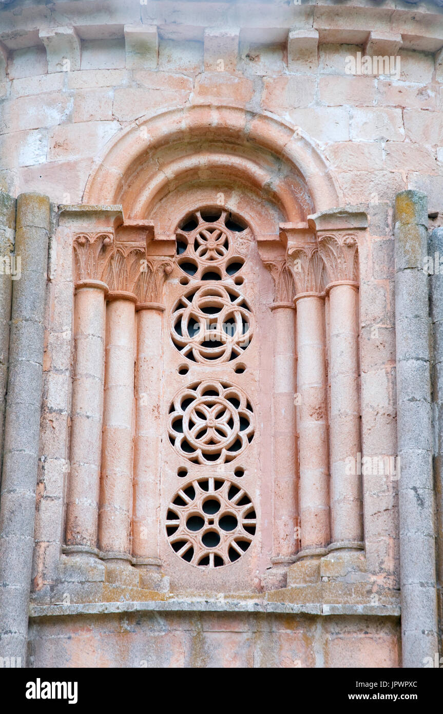 Romanesque rose window hi-res stock photography and images - Alamy