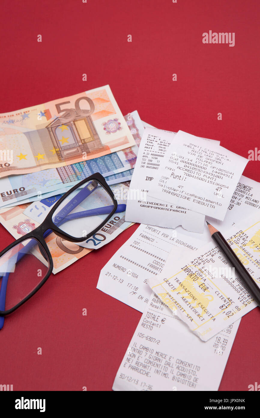 receipts and money Stock Photo - Alamy