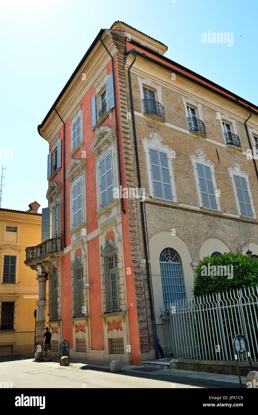 Streets covered hi-res stock photography and images - Alamy