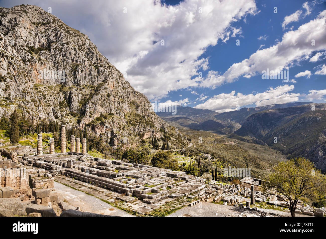 Ruins of Apollo temple in Delphi, Greece Stock Photo - Alamy