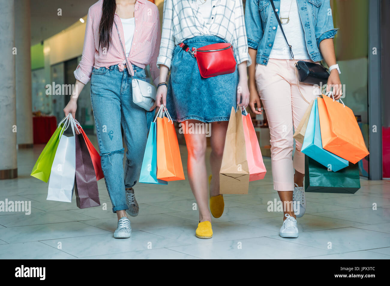 Walking at shopping mall hi-res stock photography and images - Alamy