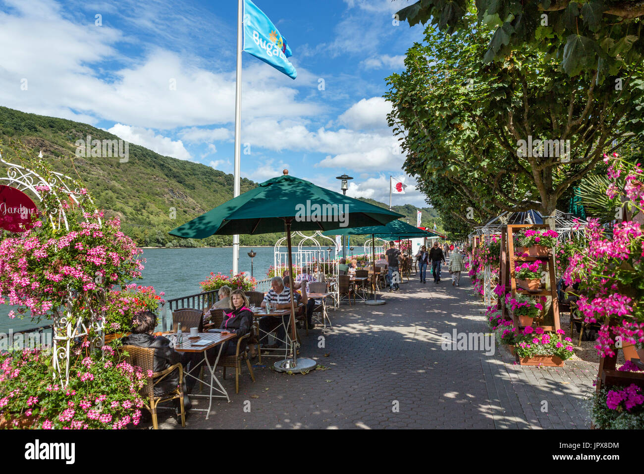 Cafe on the riverfront promenade in Boppard on the River Rhine ...