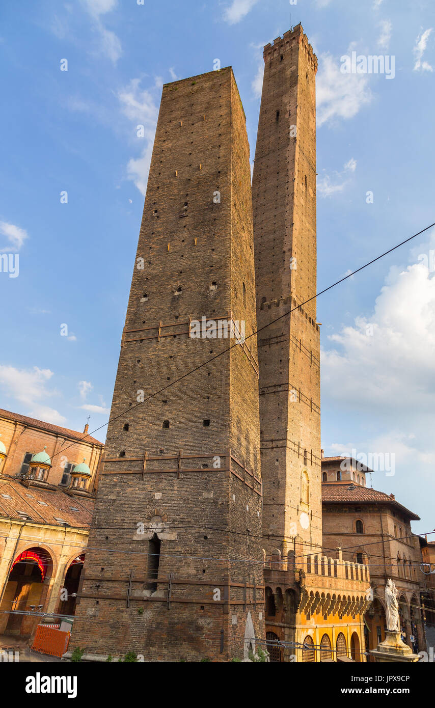Two towers bologna hi-res stock photography and images - Alamy
