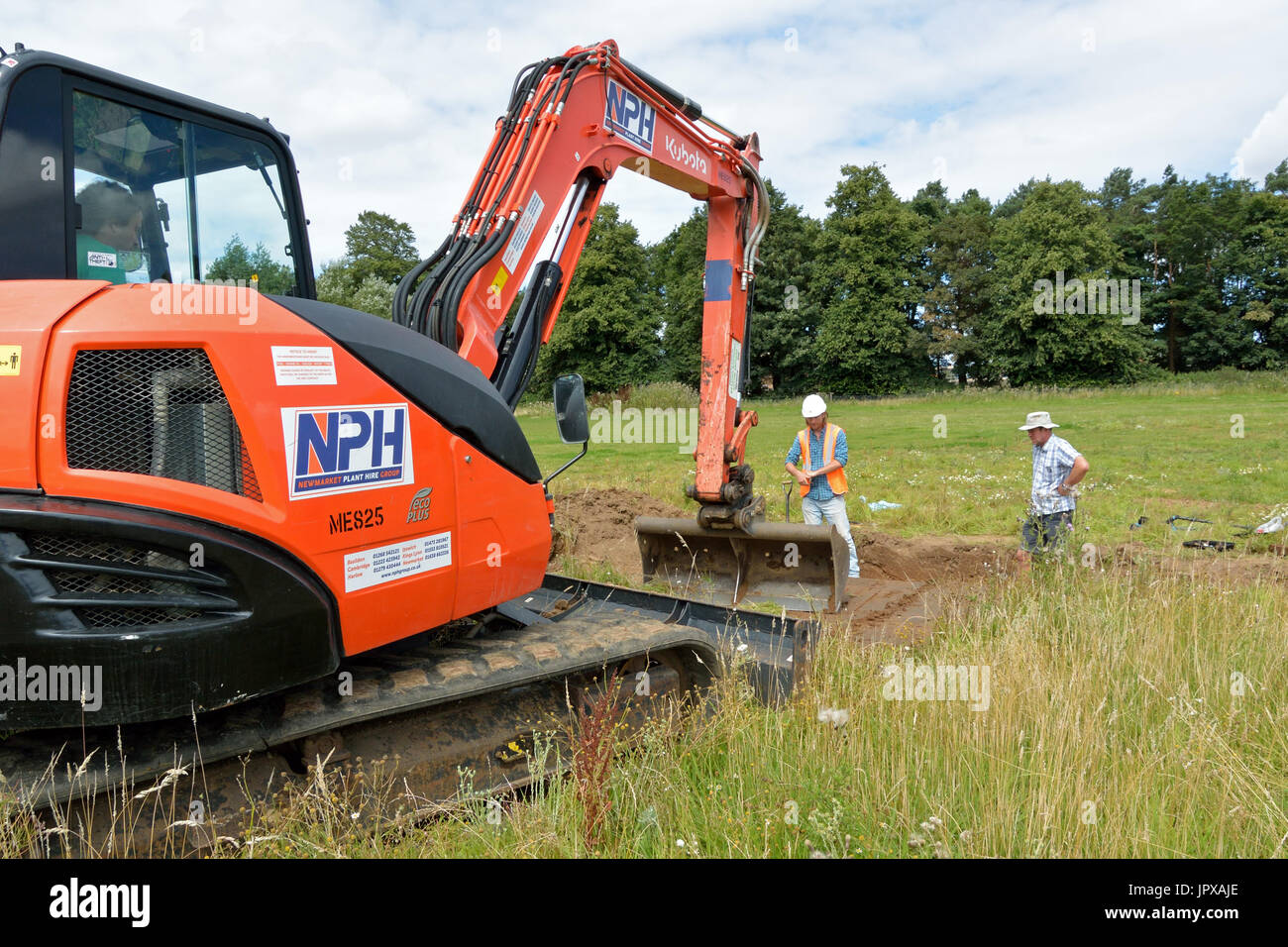 Mechanical digger archaeologist hi-res stock photography and images - Alamy