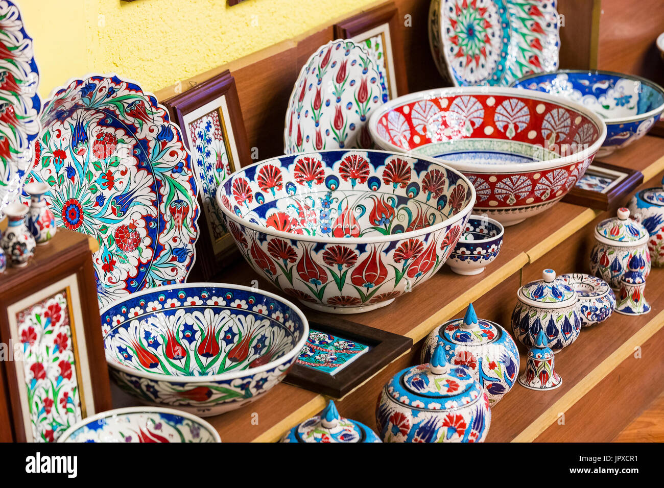 Traditional Turkish painted ceramics on the market Stock Photo - Alamy