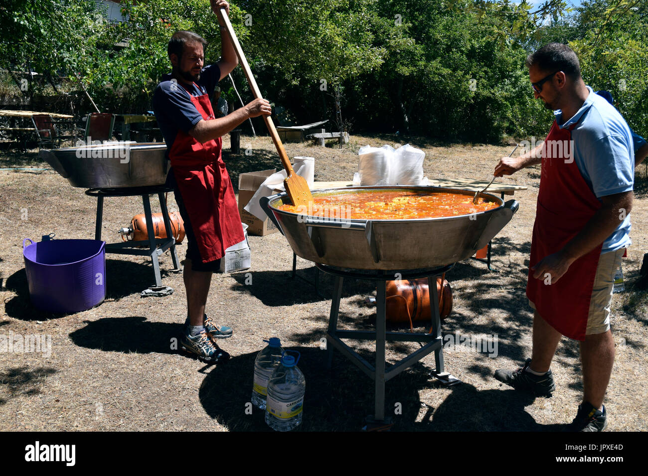 Giant paella hi-res stock photography and images - Alamy
