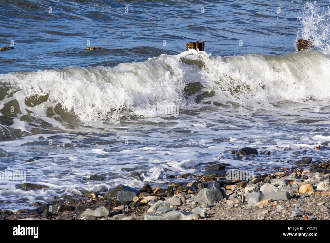 White waves rolling onto beach hi-res stock photography and images - Alamy