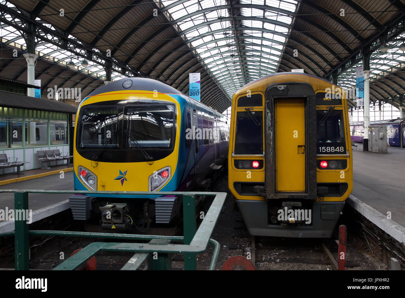 Hull train station roof hi-res stock photography and images - Alamy