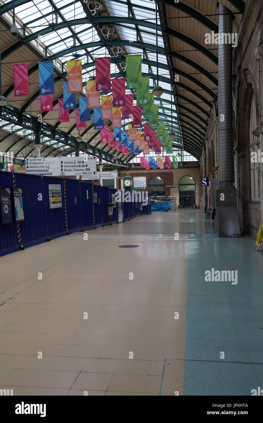 Hull Railway Station early on a Sunday Morning Stock Photo - Alamy
