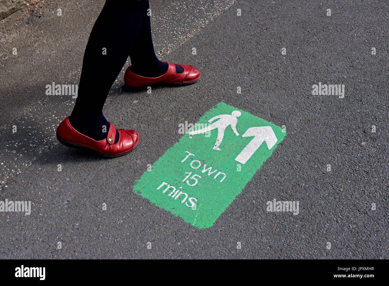Town woman walking legs hi-res stock photography and images - Alamy