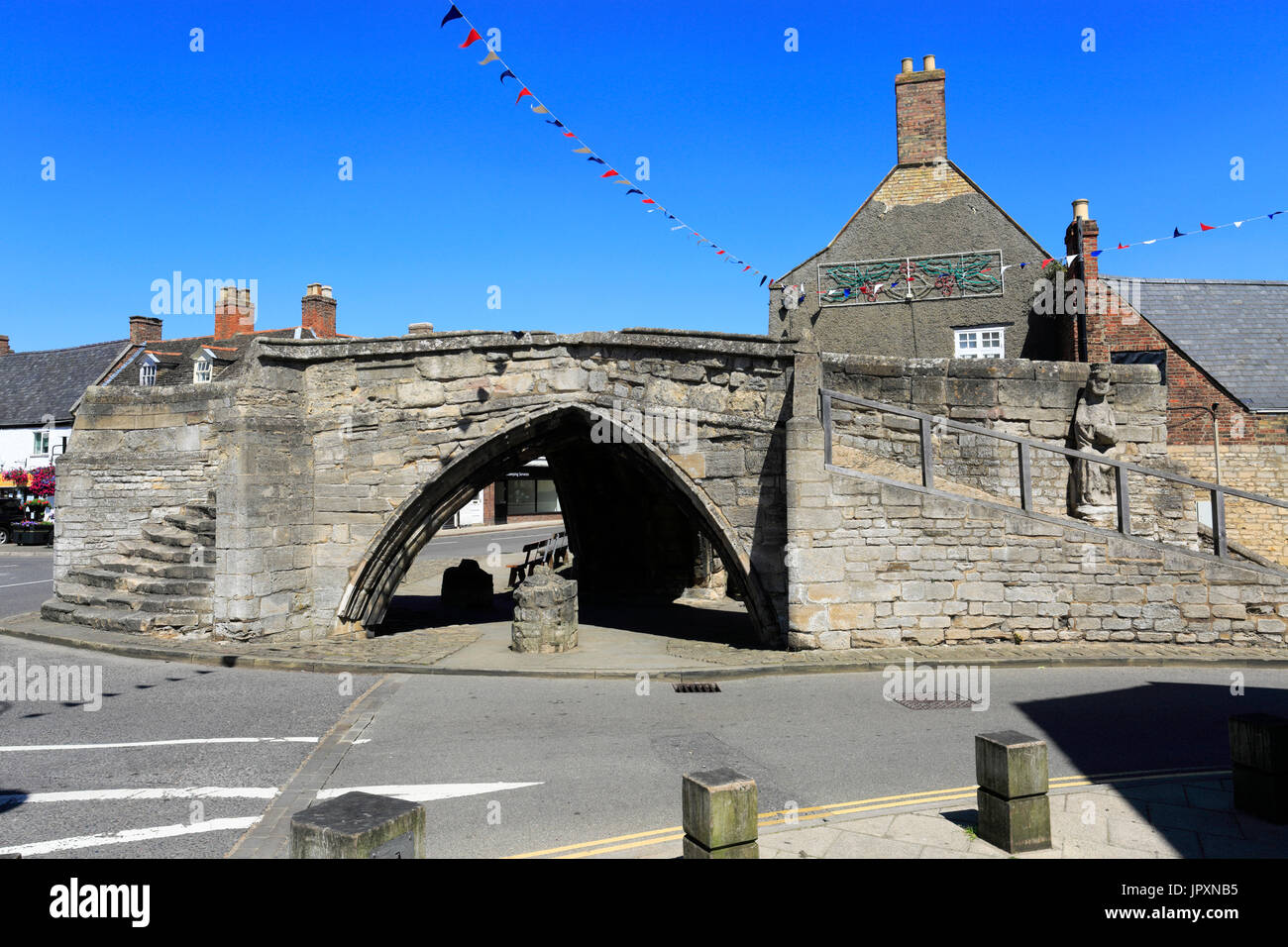 The Trinity Bridge, a 14th Century three-way stone arch bridge ...