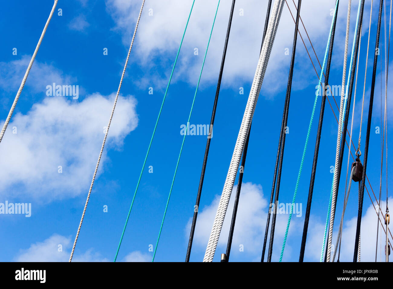 Mast, rigging and ropes on a old wooden sailing ship Stock Photo - Alamy