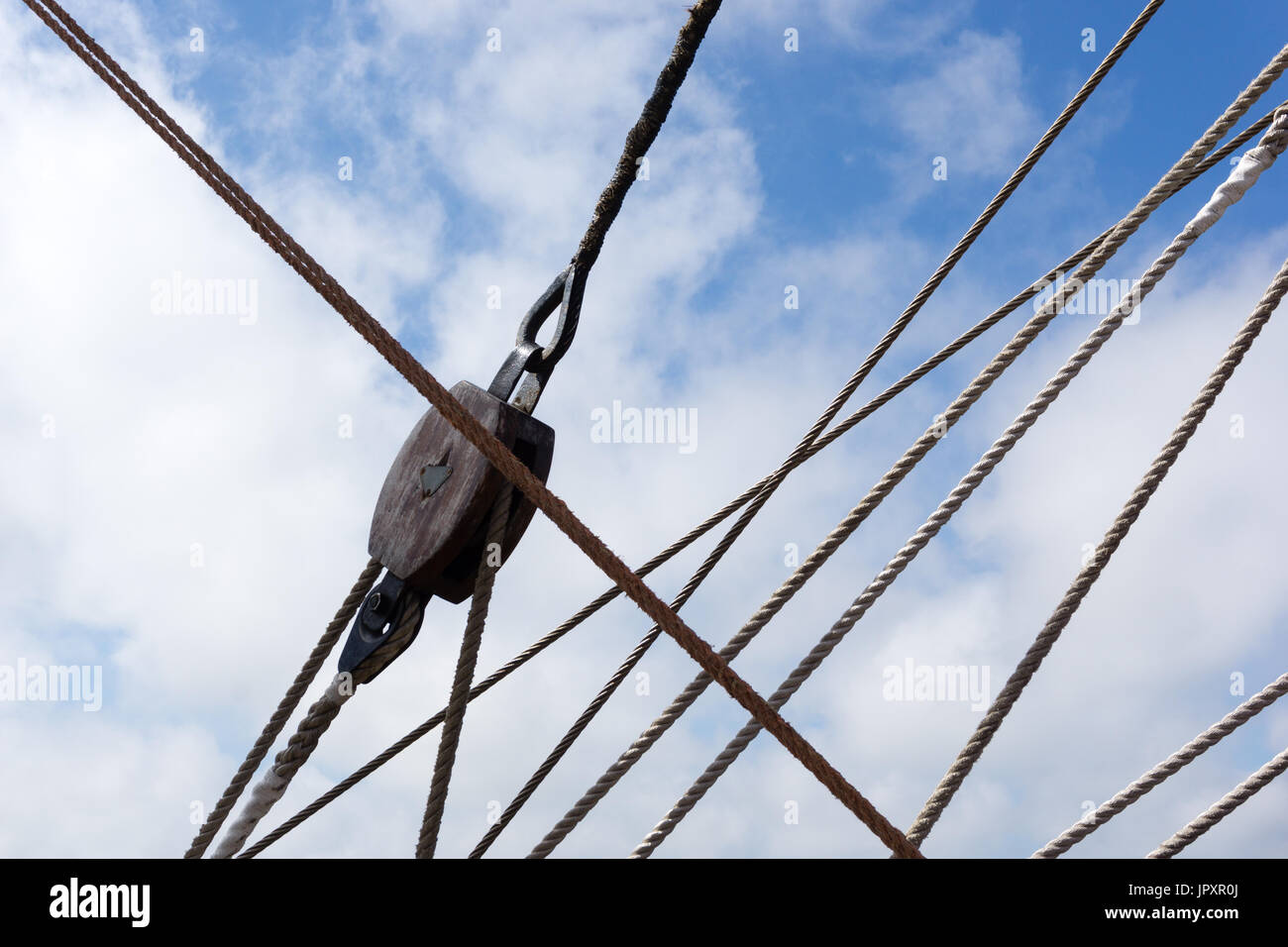Mast, rigging and ropes on a old wooden sailing ship Stock Photo - Alamy