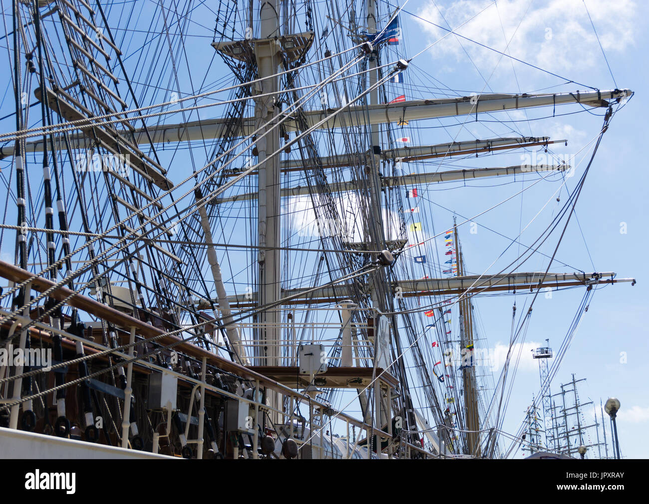 Mast, rigging and ropes on a old wooden sailing ship Stock Photo - Alamy