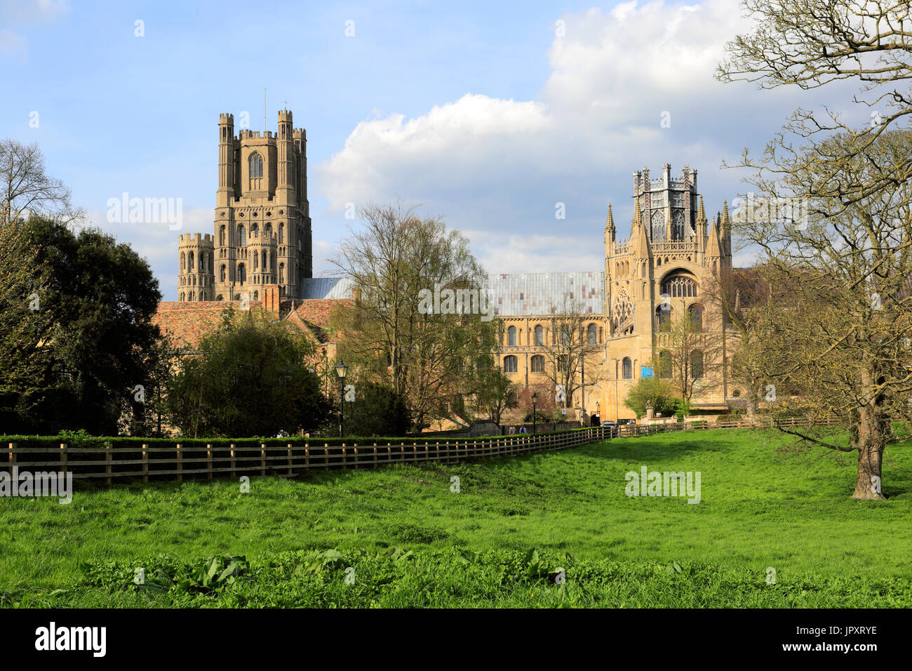 Spring Colours, Ely Cathedral, Ely City, Cambridgeshire, England, UK ...