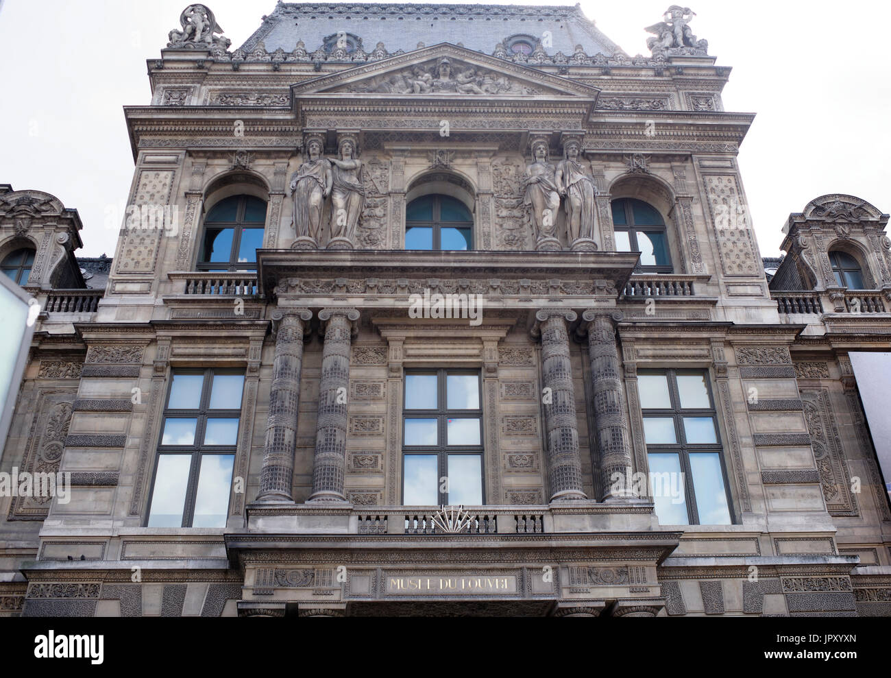 Louvre Museum Entrance Sign Paris Stock Photos & Louvre Museum Entrance ...