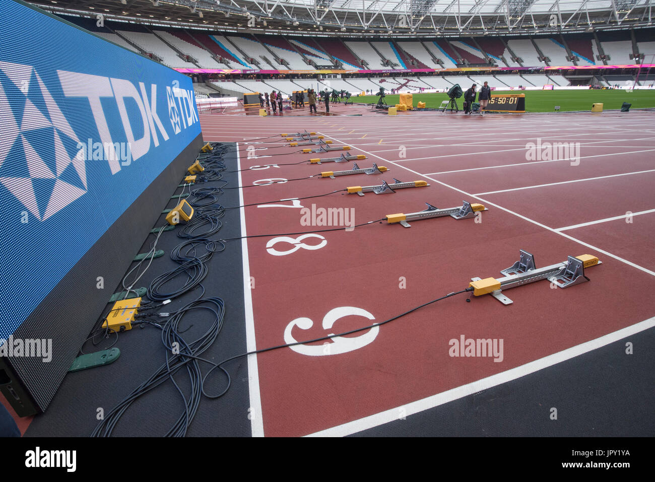 Starting block 100m hi-res stock photography and images - Alamy