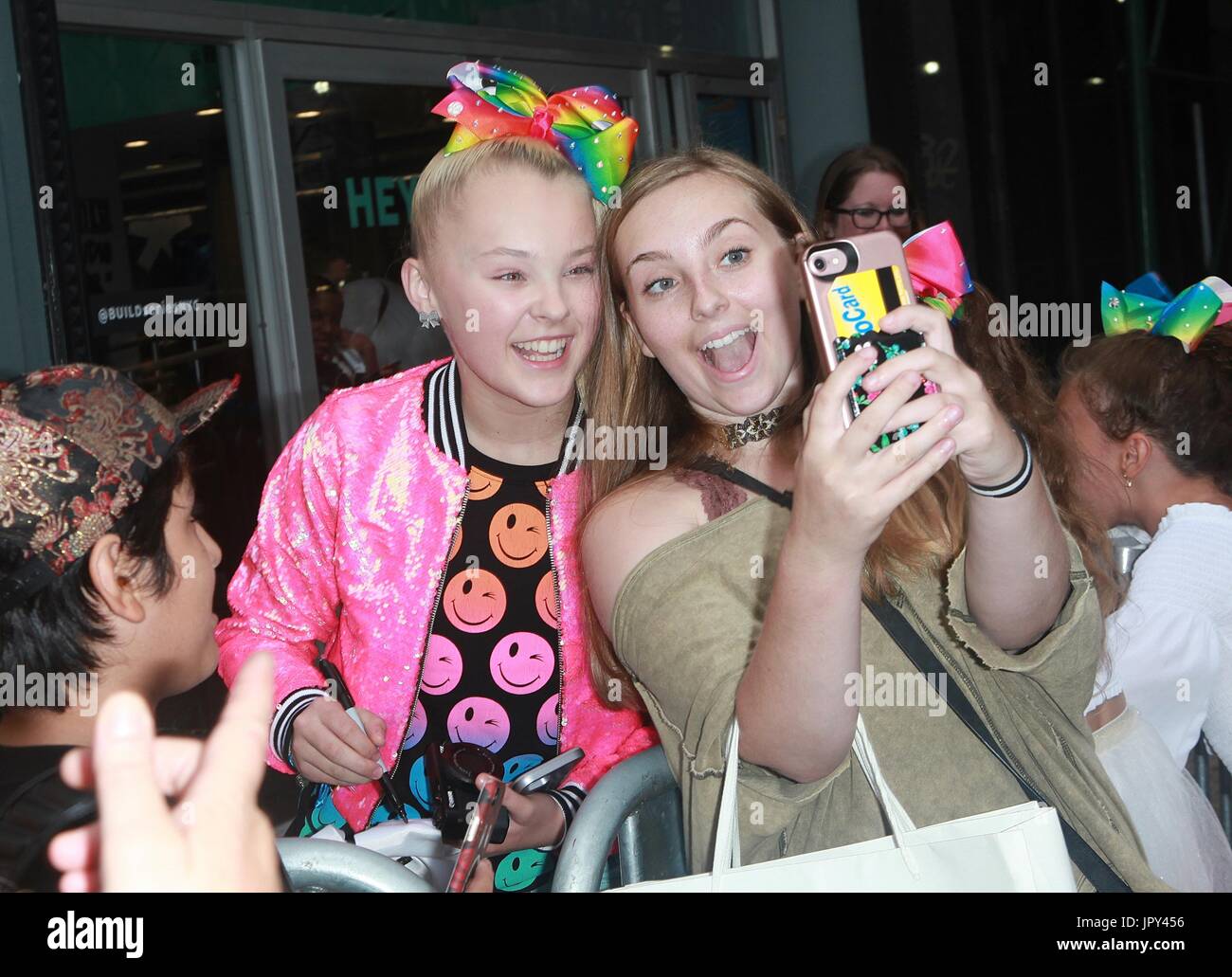 Jojo siwa 2017 hi-res stock photography and images - Alamy