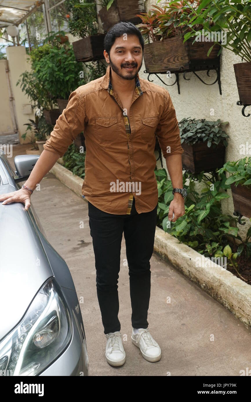 Mumbai, India. 2nd August, 2017. Bollywood actor Shreyas talpadel Pose ...