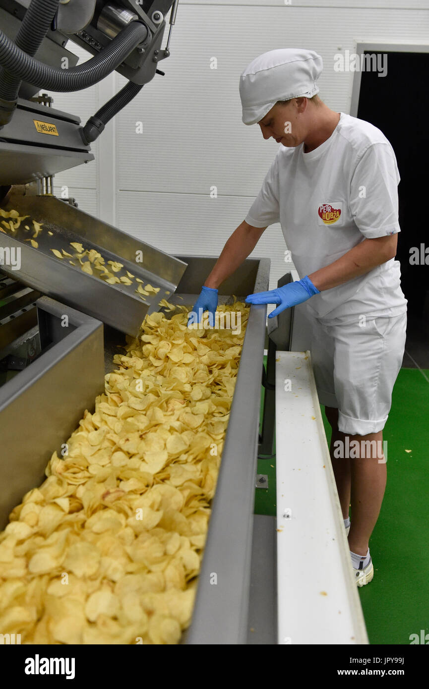 Potato crisps production hi-res stock photography and images - Alamy