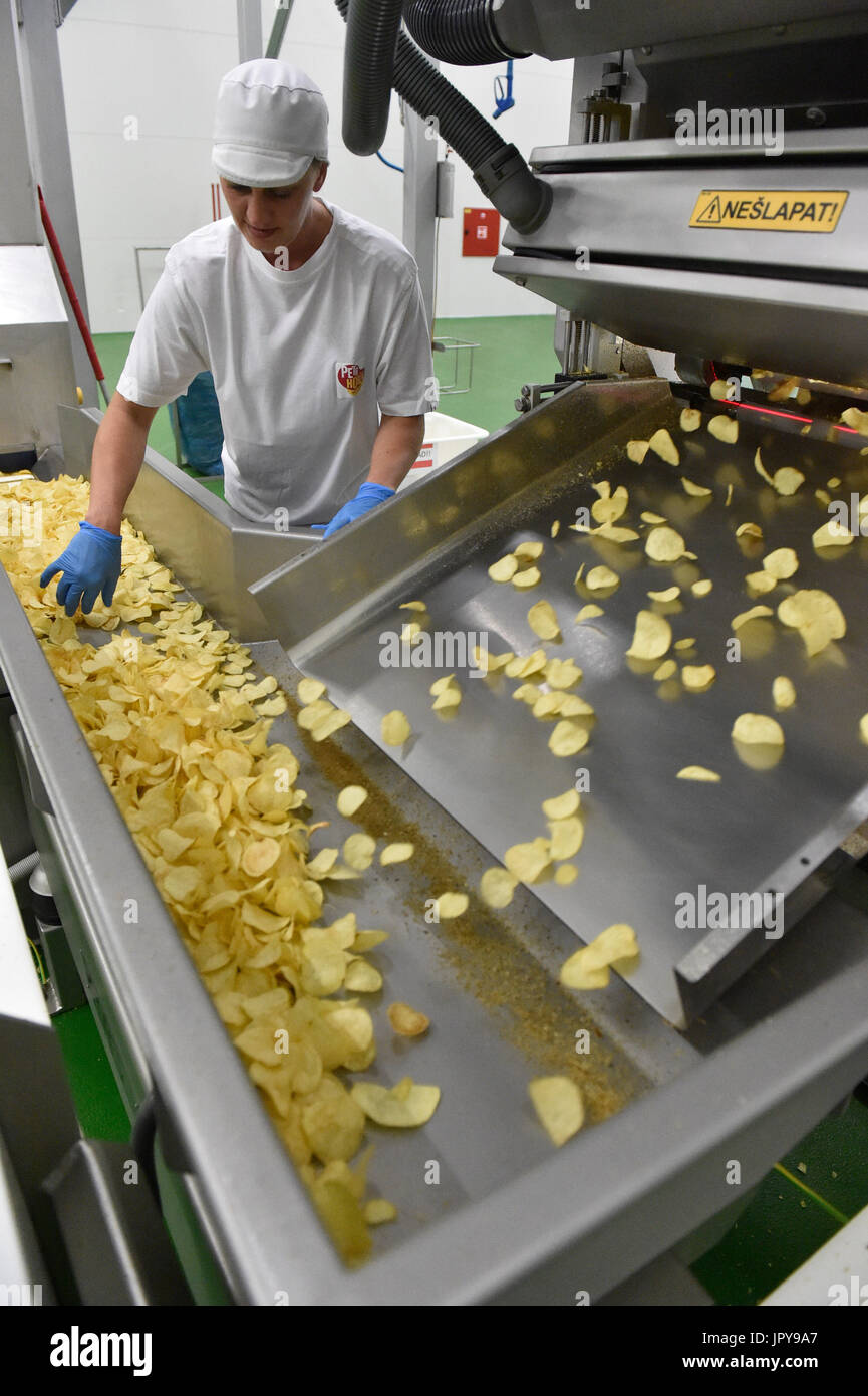 Potato crisps production hi-res stock photography and images - Alamy