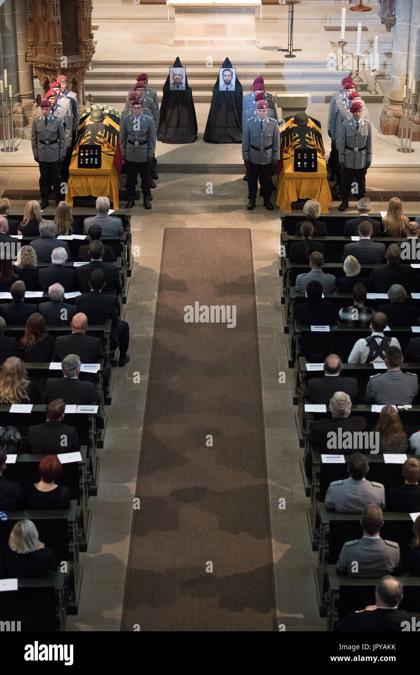 Coffins two german bundeswehr soldiers hi-res stock photography and ...