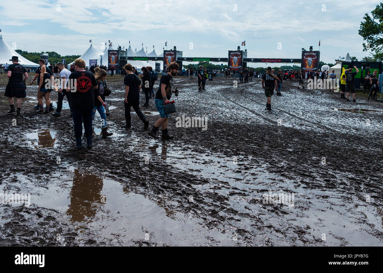 Wacken, Germany. 3rd Aug, 2017. Festival-goers walk through the mud in ...