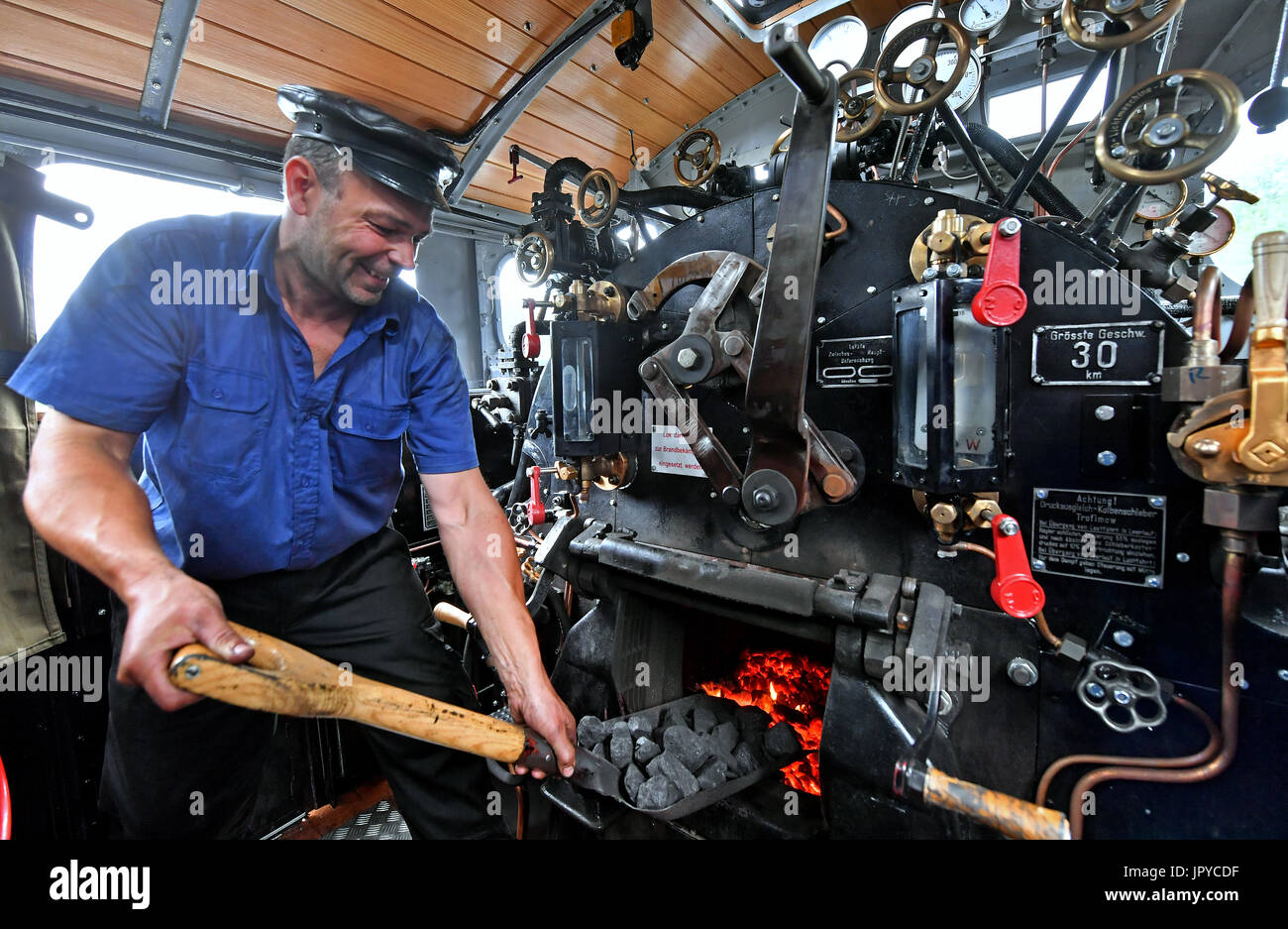 Oberwiesenthal, Germany. 3rd Aug, 2017. Train driver Falk Viehweger ...