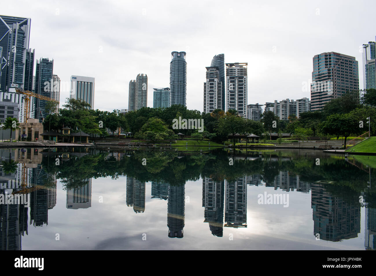 Horizontal buildings hi-res stock photography and images - Alamy